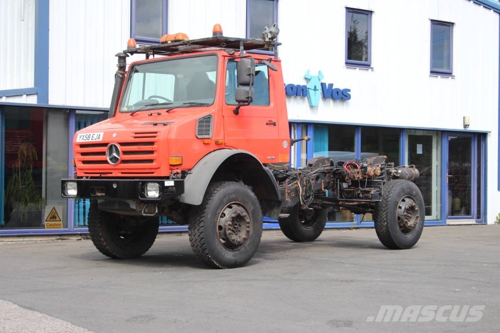 Unimog U5000 Feuerwehrfahrzeug Mercedes Benz UNIMOG U5000 CAS 24 DOKA