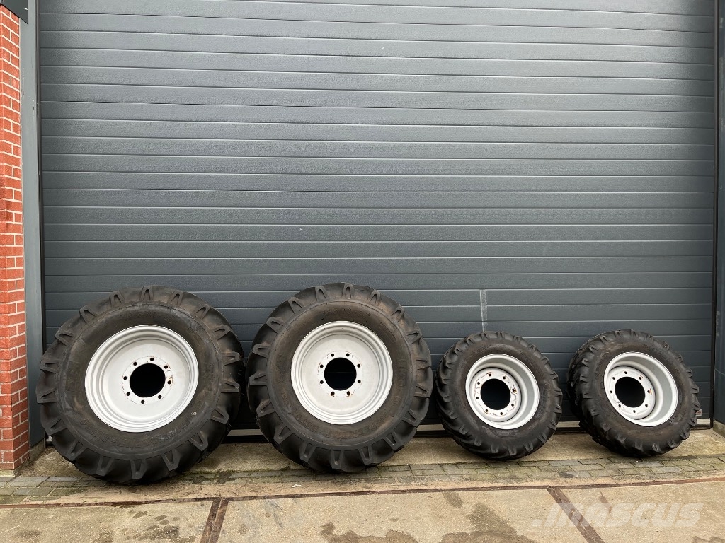 Bkt en Alliance Manitou M30-4 banden met velg, 2022, Steenwijk ...