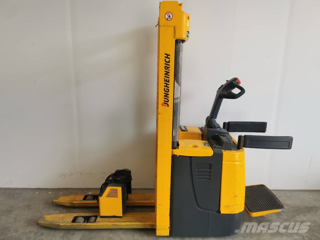 Jungheinrich ERC 214 - staplare för uthyrning, Tillverkningsår: 2011,