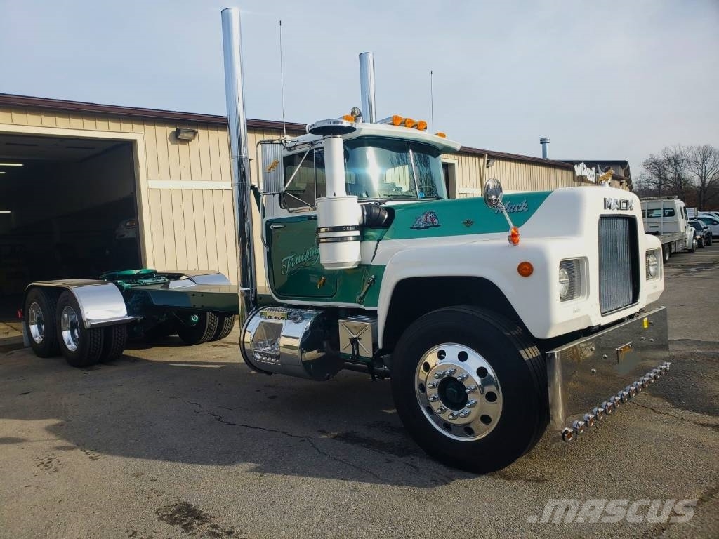 Mack R700, 1975, Brester, New York, United States - Used cab & Chassis ...