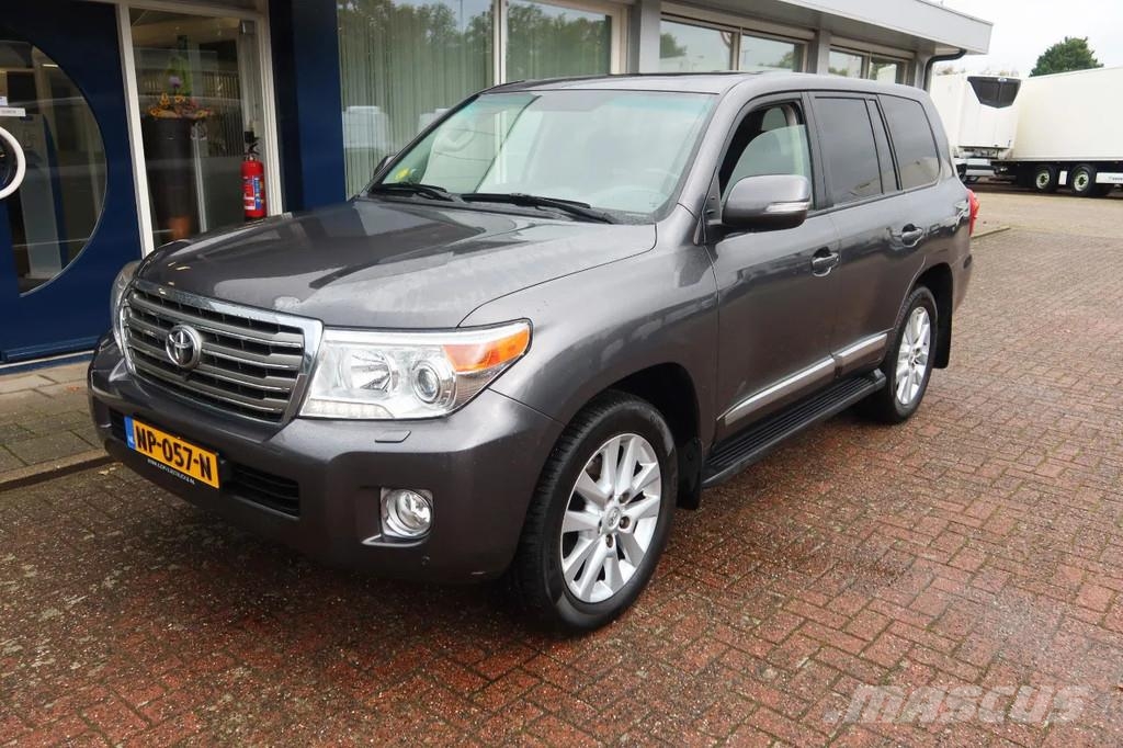 Toyota Land Cruiser V8 200 V8. 4.5D Executive. 7 Persoons, 2016, Geffen ...
