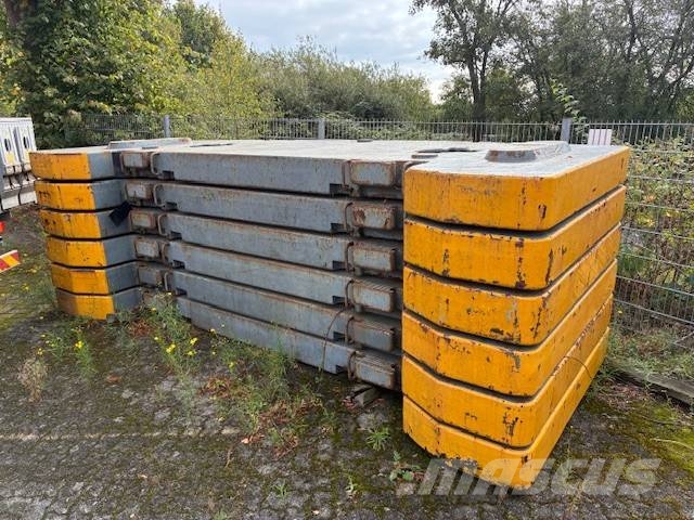 Liebherr Counterweight plates Liebherr LTM 1300/1, Stuhr, Niedersachsen ...