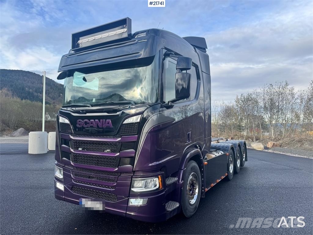 Scania R580 Tridem Hooklift w/ Crane hydraulics. Freshly , 2018, Møre ...