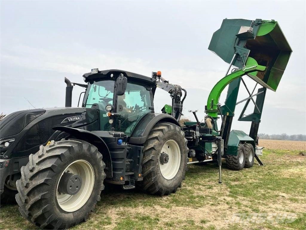 Valtra S394 mit Hacker Axsel AX9045, 2021, Kunde, Duitsland ...