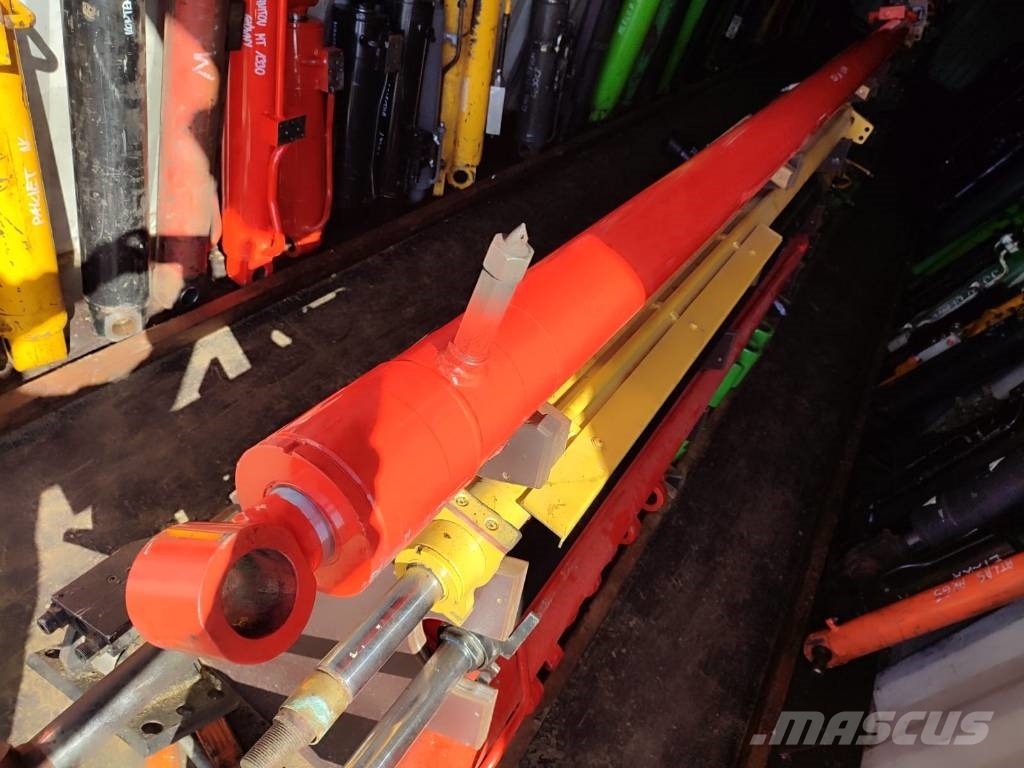 Manitou MVT 1337 arm extension hydraulic cylinder, wilkowo ...