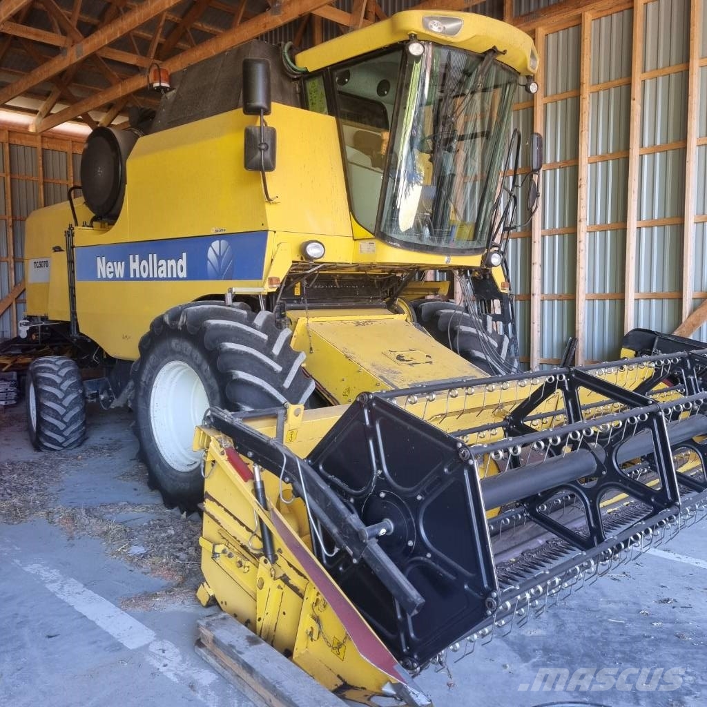 New Holland TC 5070, 2009, Lidköping, Sweden - Used combine harvesters - Mascus