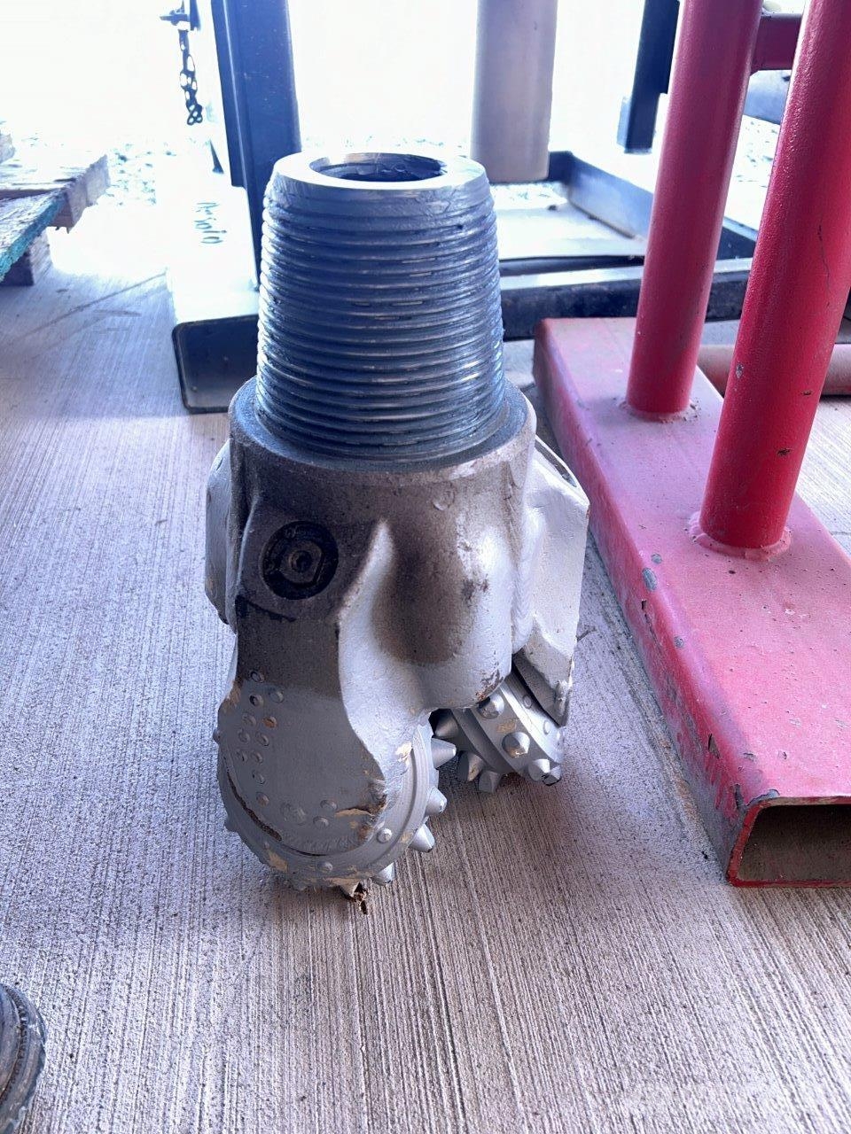 Aftermarket 8-3/4 Tri-Cone Bit, Mifflinburg, Pennsylvania, Estados ...