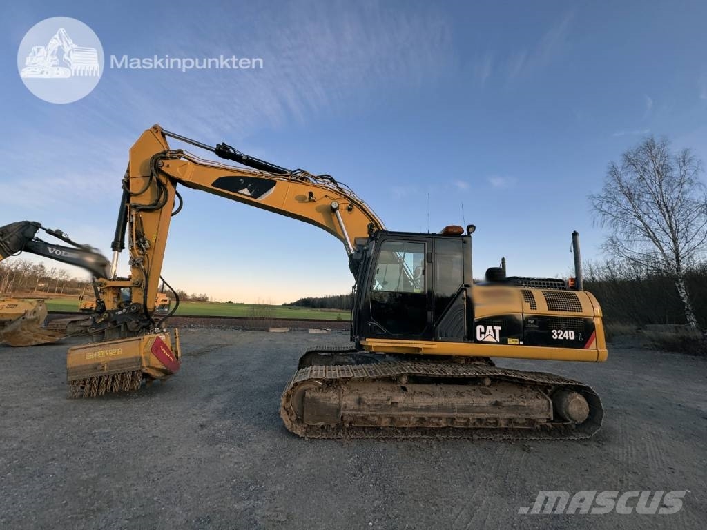 Cat 324 D L, 2011, Värmland, Värmlands län, Sverige - Brugte larvebånd ...