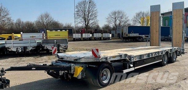 Humbaur 3-Achser Parabelfederung, LED+Zink+Warnp+3mPaket, 2024, Germany ...