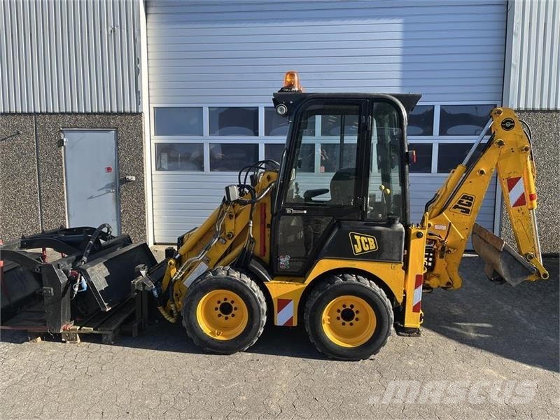 Jcb 1CX med mange redskaber, 2005, Havndal, Danmark - Brugte ...