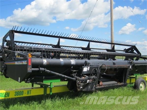 Macdon 960, 1998, Paradise Hill, Saskatchewan, Canada - Used combine ...