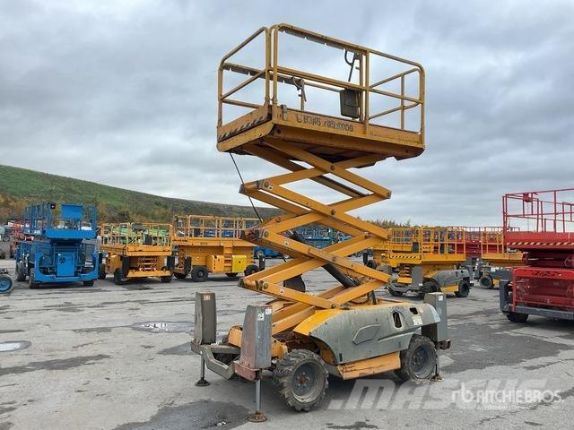 Køb brugte Haulotte Compact 10DX 4x4 Diesel Scissor Lift saxlifte på ...