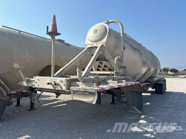 Purchase Trail King APB 1033 1033 cft T/A Pneumatic Bulk Trailer tanker ...