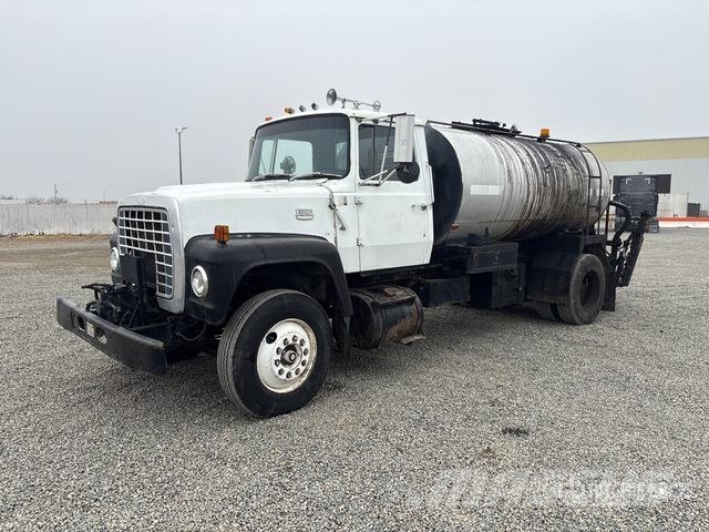 Purchase Ford gal on Ford 4x2 Asphalt Distributor Truck tanker trucks ...