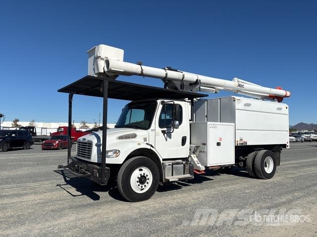 Weltweite Auktionen gebrauchter Freightliner Altec LR758 58 ft on ...