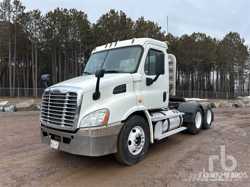 Buy used Freightliner CASCADIA 113 tractor Units on auction - Mascus UK