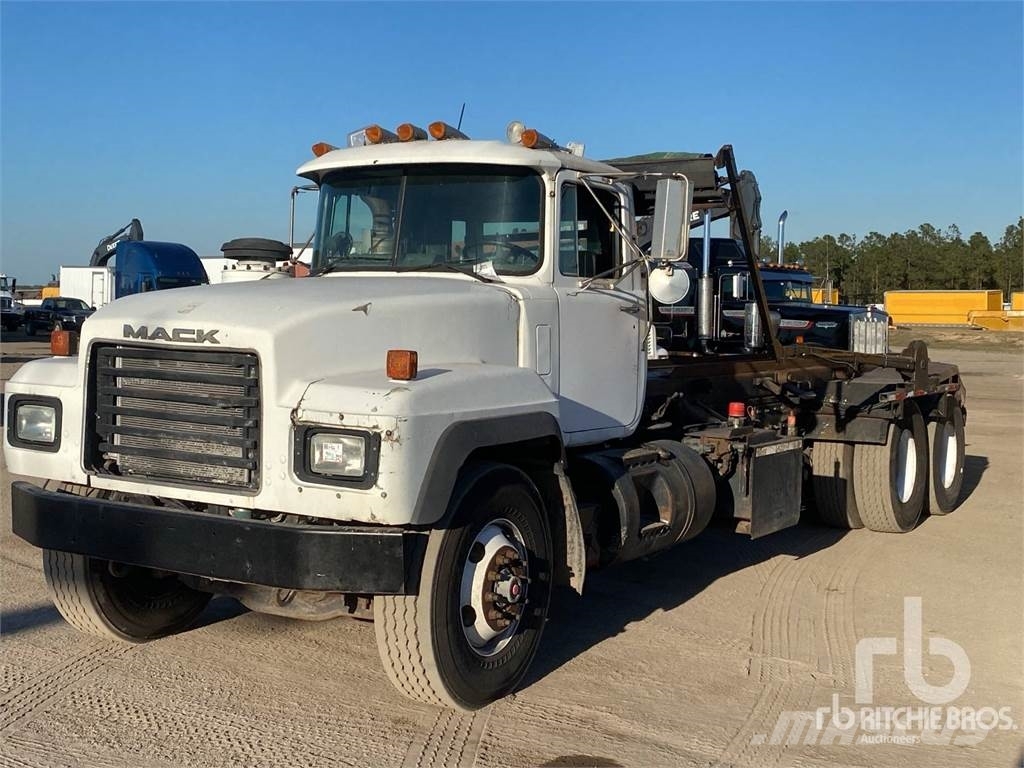 Buy used Mack RD690S demountable trucks on auction - Mascus UK