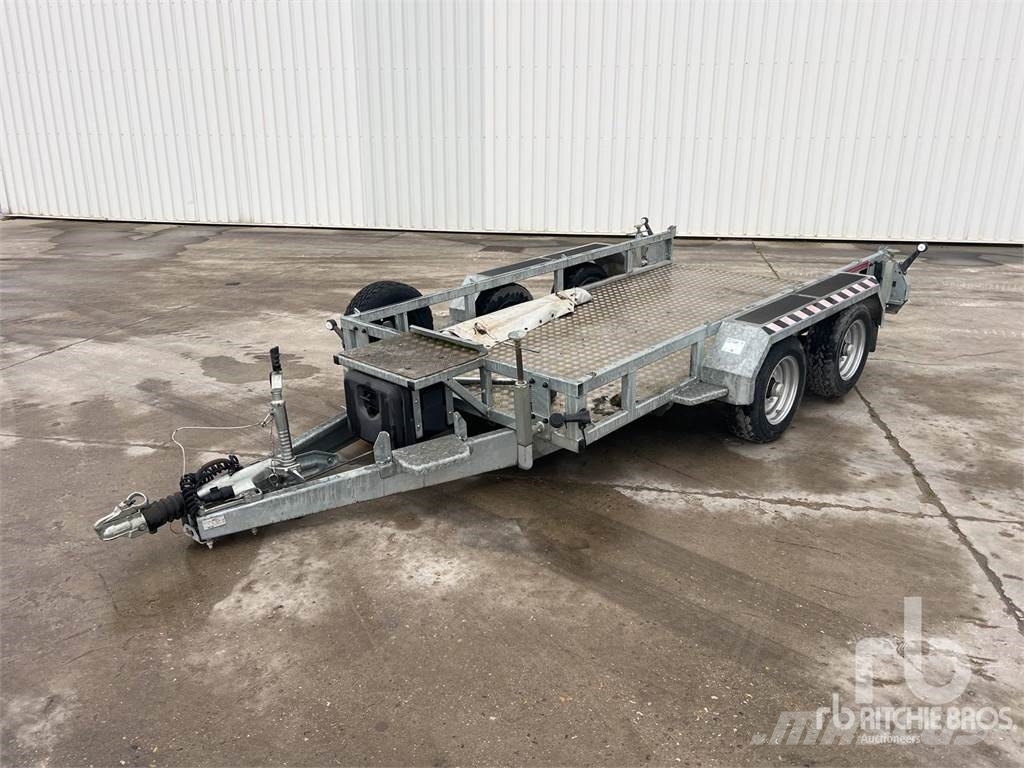 SEAN NUGENT ENGINEERING L T/A Remorque Plateau