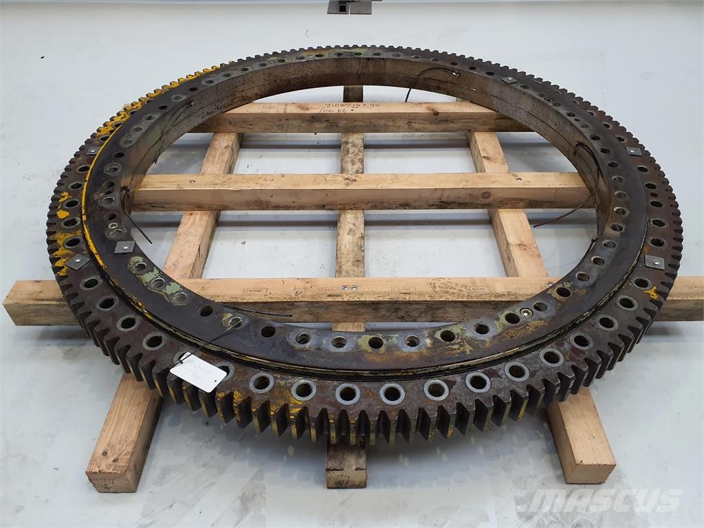Liebherr LTM 1160-2 roller slewing ring, Sassenheim, 荷蘭 - 起重機組件和設備 ...